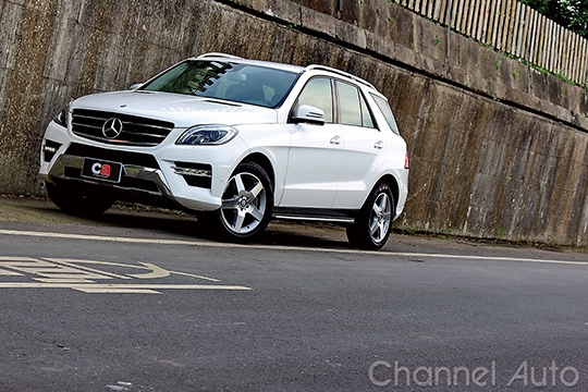 跑格乍現 M.Benz ML250 BlueTEC 4MATIC - 汽車知識 - 購車王