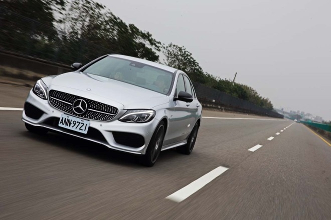 高性能街頭戰將又一發M.Benz C450 AMG 4Matic - 汽車知識 - 購車王